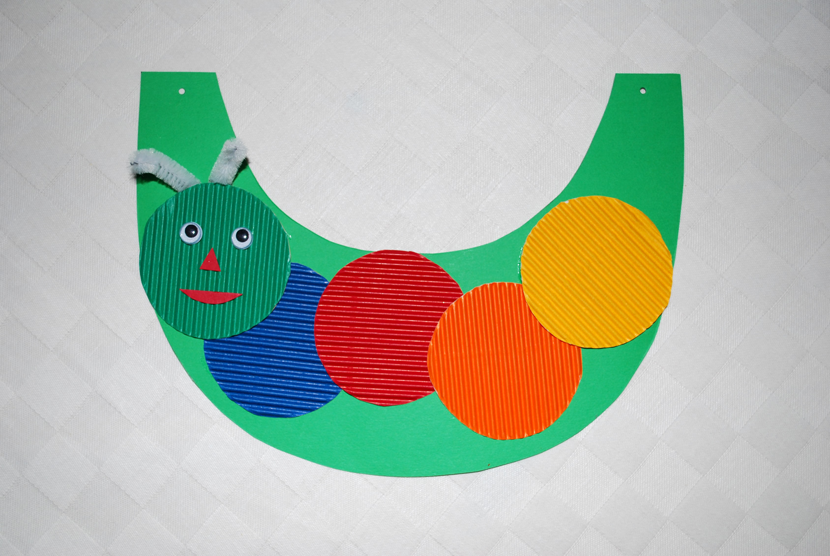 Raupe basteln - Kinderspiele-Welt.de