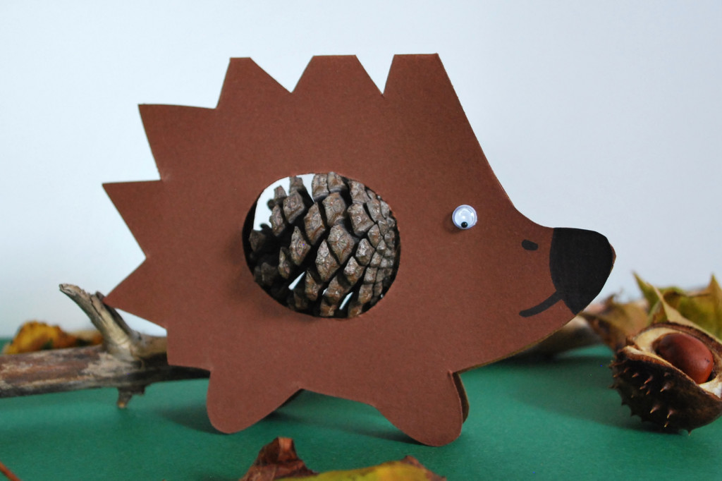 Igel basteln mit Naturmaterialien - Kinderspiele-Welt.de Igel basteln mit Naturmaterialien - Kinderspiele-Welt.de